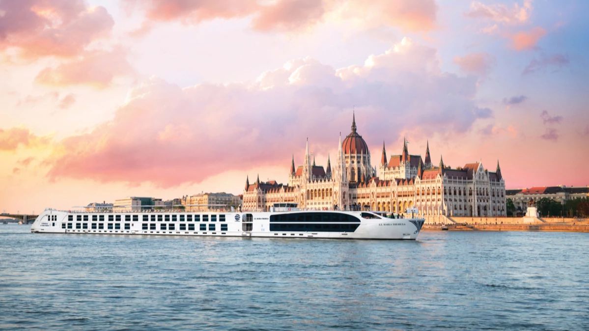 photo of a cruise boat